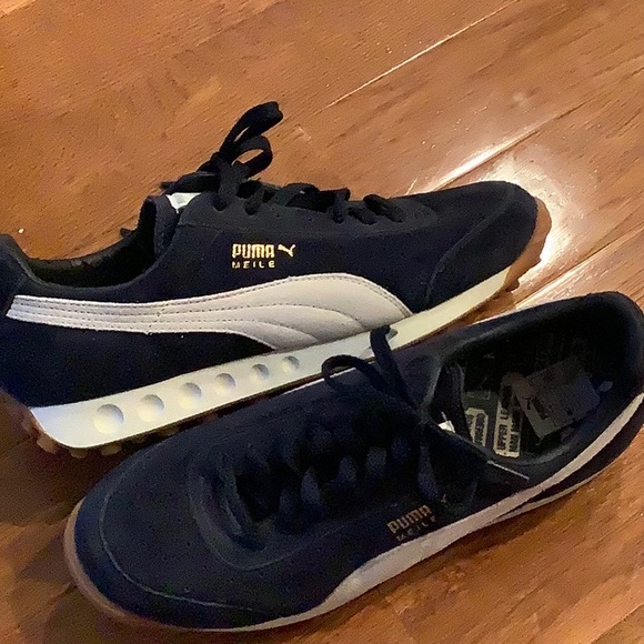 Puma | Shoes | Like New Mens Pumas Us 9 Navy Whilte Puma Blue And White ...